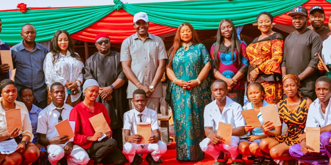 Enugu First Lady, Rauf Badamosi Foundation, Igbo-Eze South partner to ...